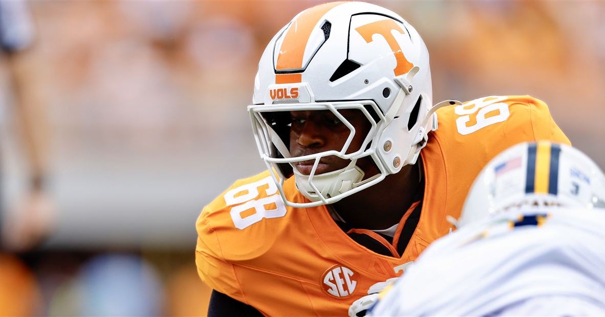 Tennessee transfer offensive lineman commits to Big Ten school