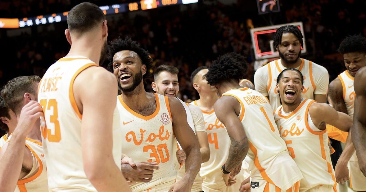 Tennessee basketball moves up in AP Poll after Texas win
