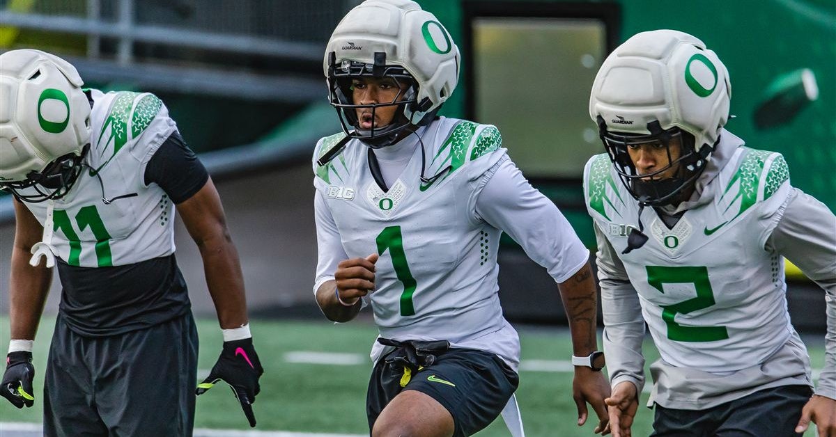 Oregon wide receivers Dakorien Moore and Gary Bryant Jr. cleared to ...