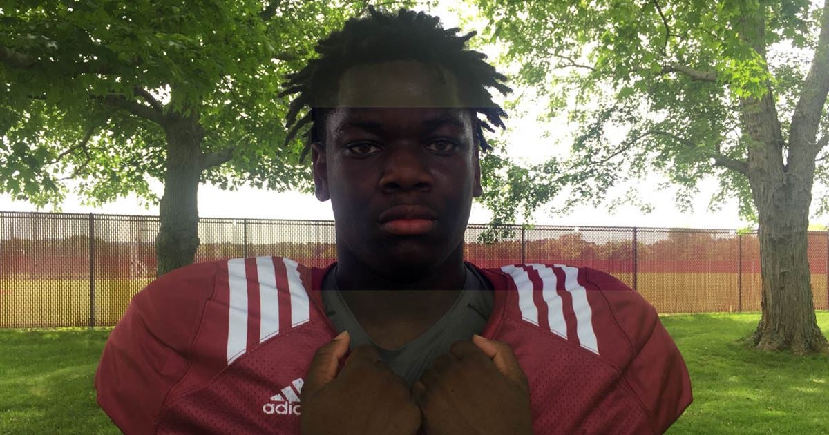 Conn. 2019 OT Anthony Red works out with Warinner