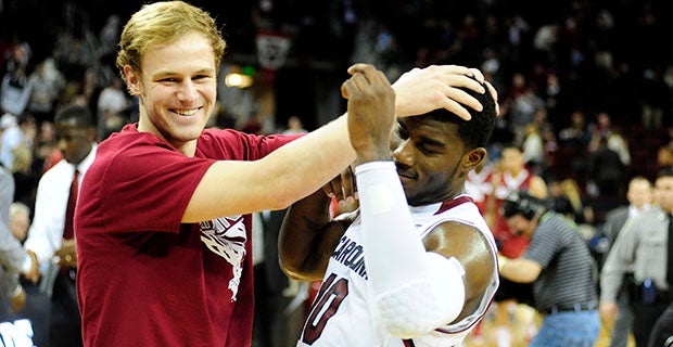 Steele officially named to Queens staff