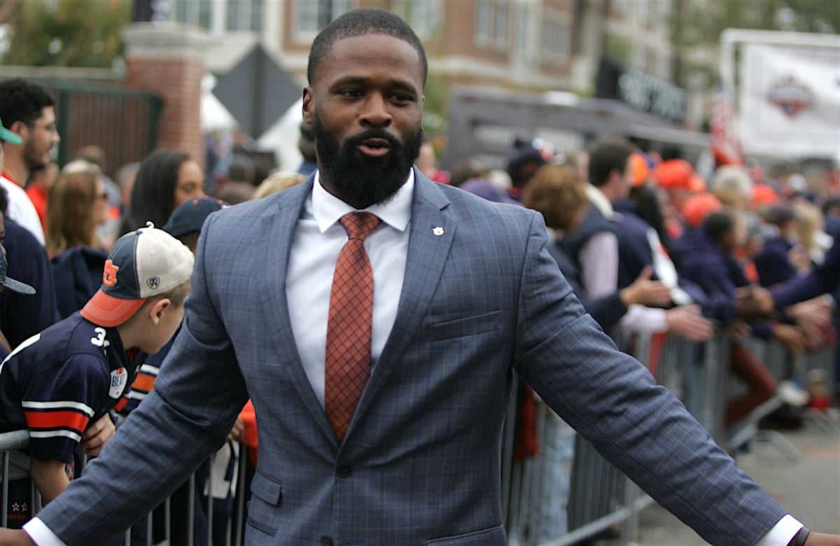 LB coach Travis Williams demands two traits: effort and physicality