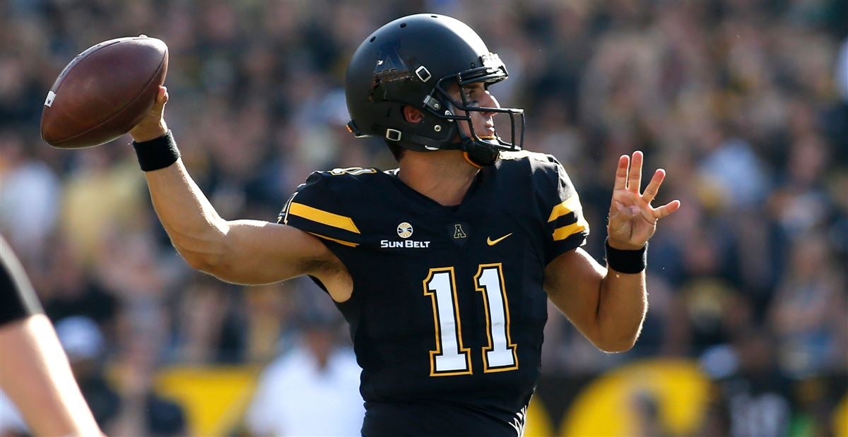 Virginia hires Taylor Lamb as quarterbacks coach, per report