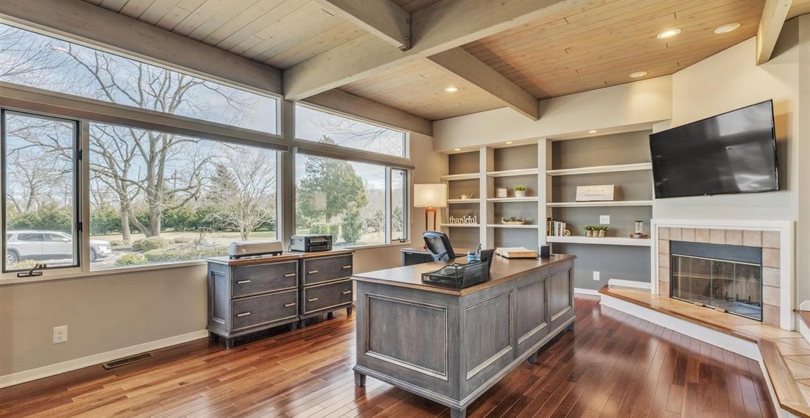 LOOK: Inside former Eagles QB Carson Wentz's house for sale