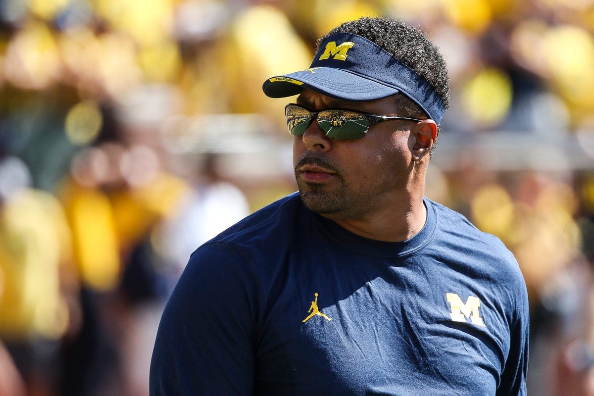 Donovan Edwards explains what makes Mike Hart a good coach, compares ... Donovan Edwards explains what makes Mike Hart a good coach, compares ...