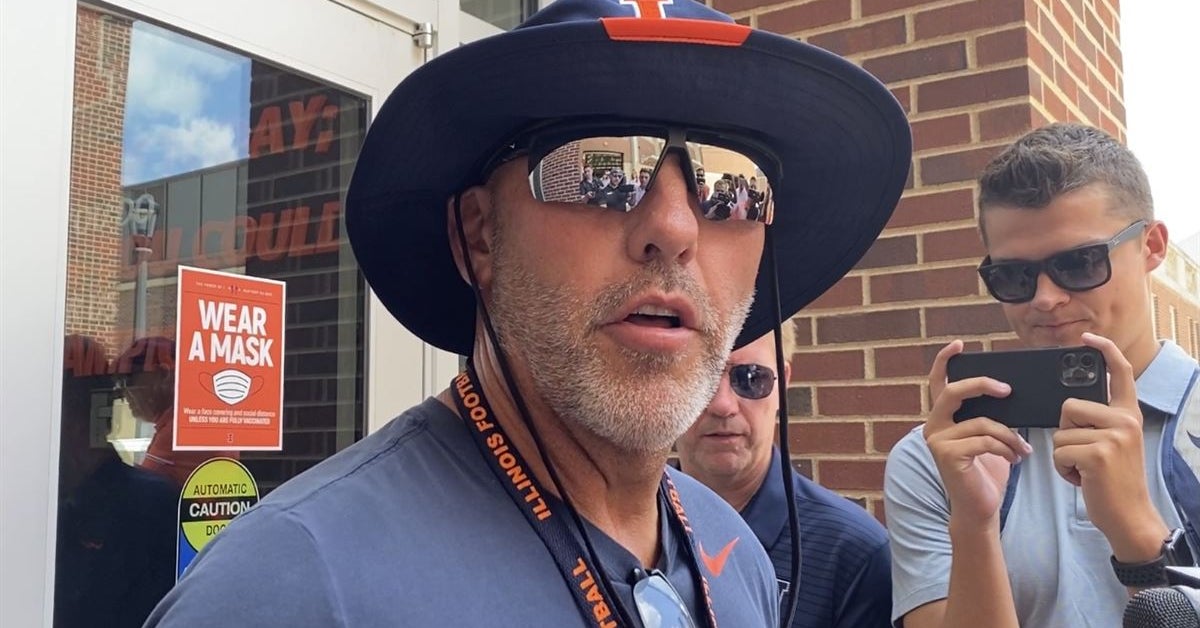 WATCH: Illini OC Tony Petersen discusses training camp