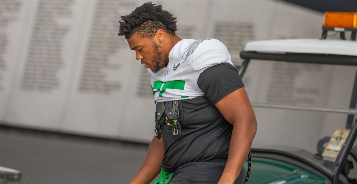 WATCH: Oregon starting RT Ajani Cornelius previews Ducks vs. Buffs