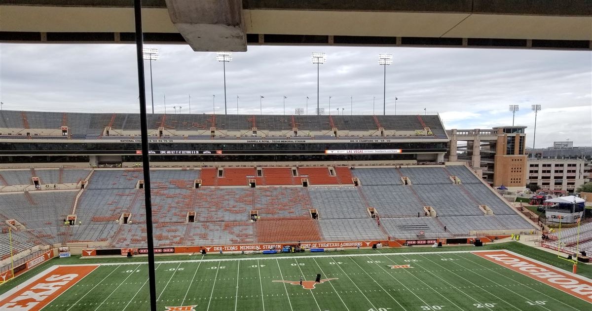 LIVE FROM DKR-TEXAS MEMORIAL STADIUM, IT'S USC-TEXAS