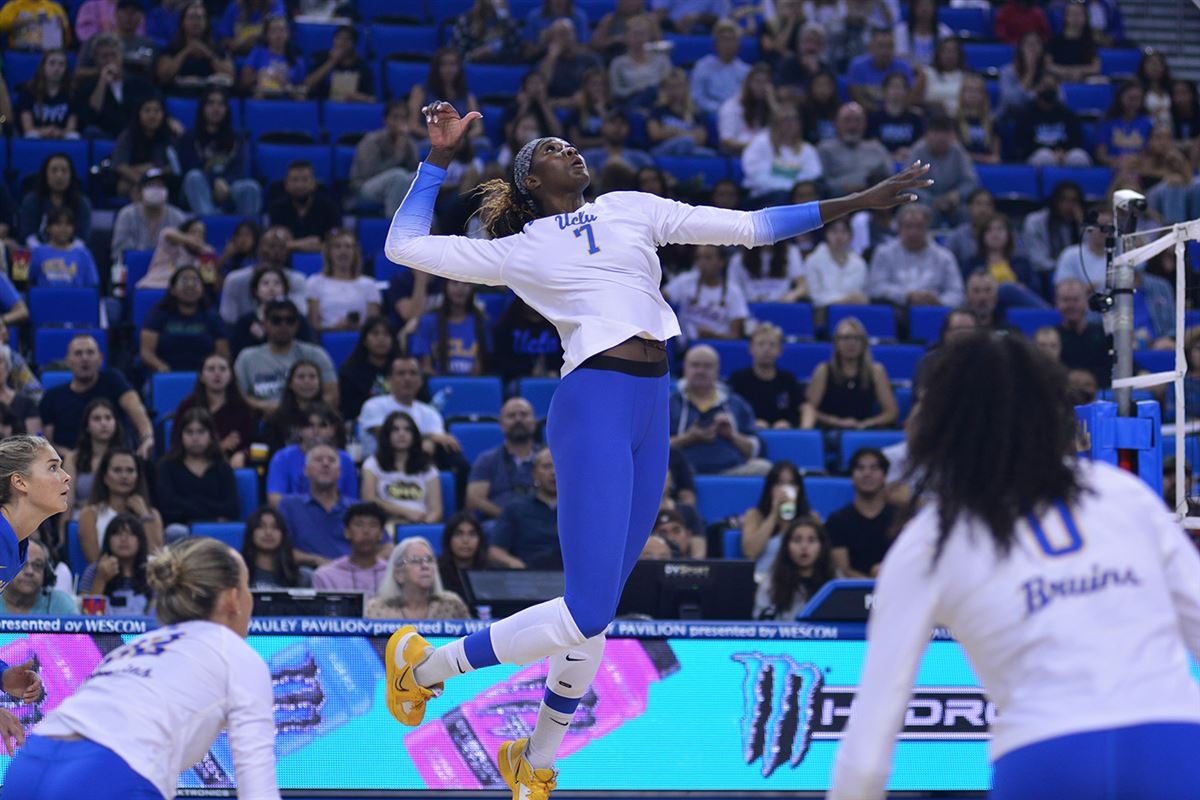 Photo Gallery - Women's Volleyball drops heartbreaker to #17 Oregon in ...