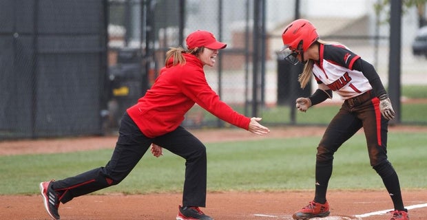 Louisville softball upsets No. 16 Northwestern in NCAAs