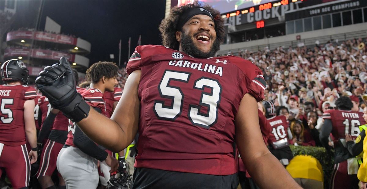 Lee working through transition to center during spring practice ...