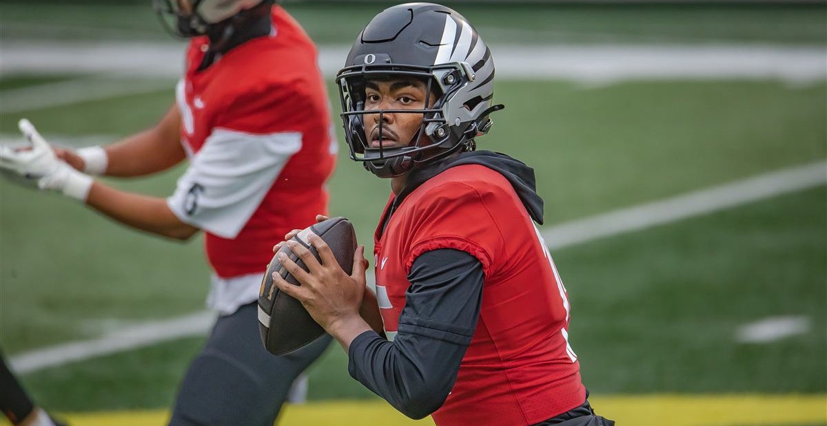 Oregon QB coach suggests Akili Smith Jr. has best arm talent on the roster