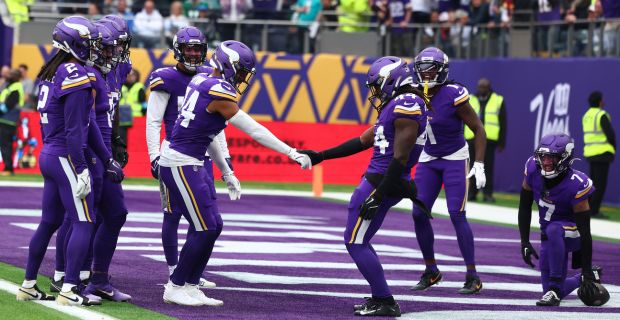 WATCH: Vikings' Cam Bynum, Josh Metellus practice their 'Parent Trap ...