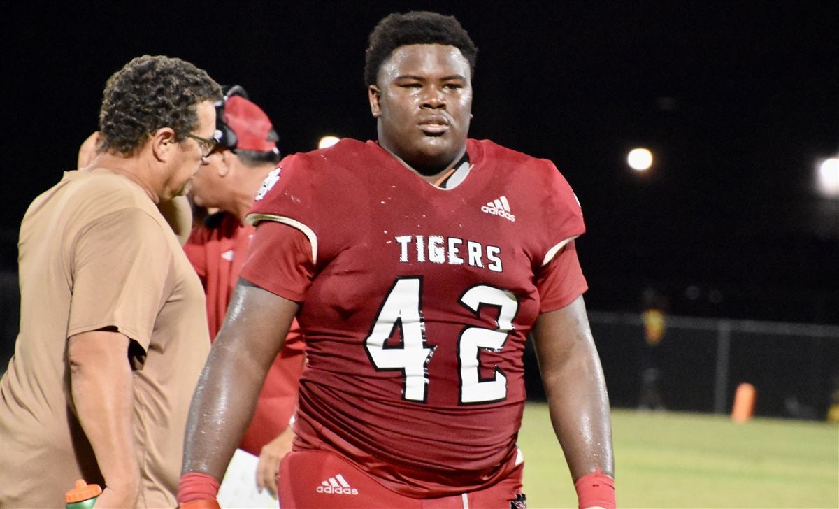 DL Artavius Jones signs with Miami