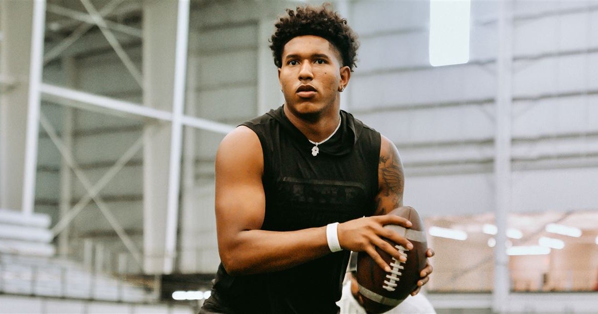 Top247 QB Carlos Del Rio-Wilson signs early with UF