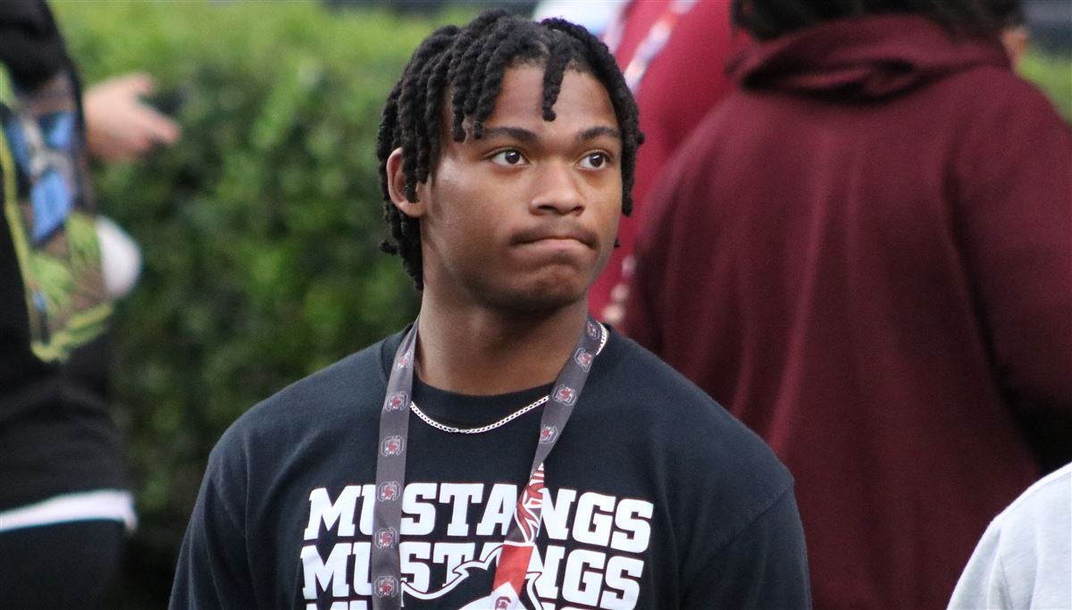 Coley meets offered 2026 WR at Junior Day