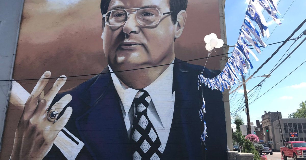 City of Cynthiana unveils mural of Joe B. Hall