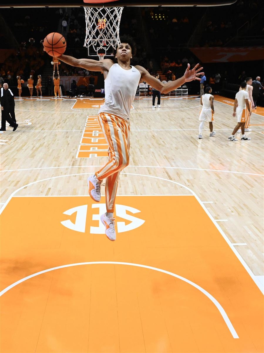 Carr swallowing pride, embracing different role as Tennessee freshman