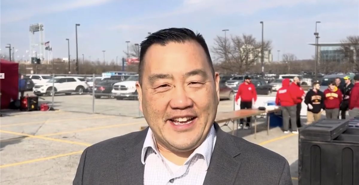 Jim Moore: By bailing at 'halftime' Pat Chun becomes Jayden de Laura of ADs