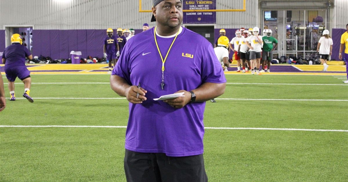 LSU OL coach Brad Davis retained by Brian Kelly