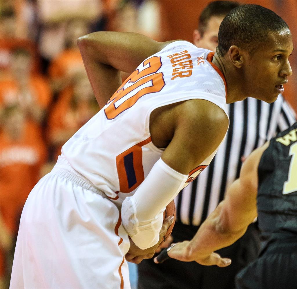 Clemson drops one to Minnesota 89-83