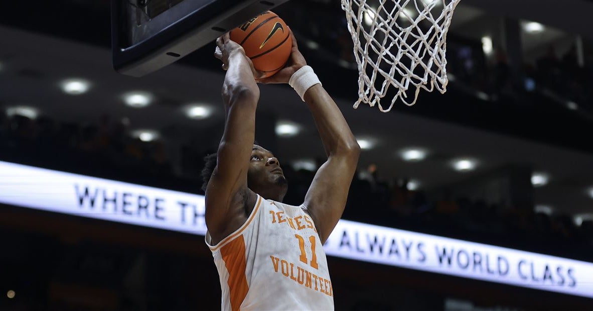 Tennessee basketball transfer Tobe Awaka commits to Big 12 program