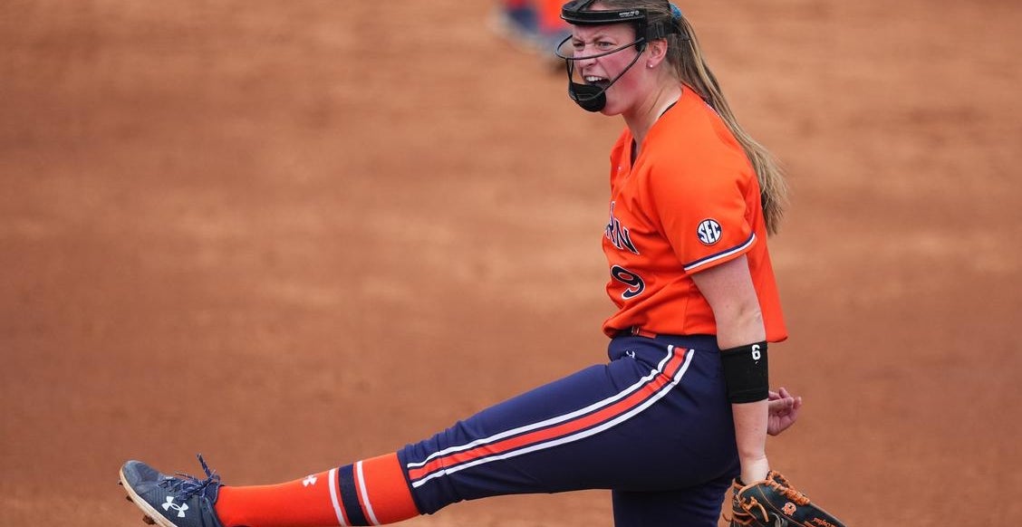 Auburn softball team breaks through against No. 4 Tennessee