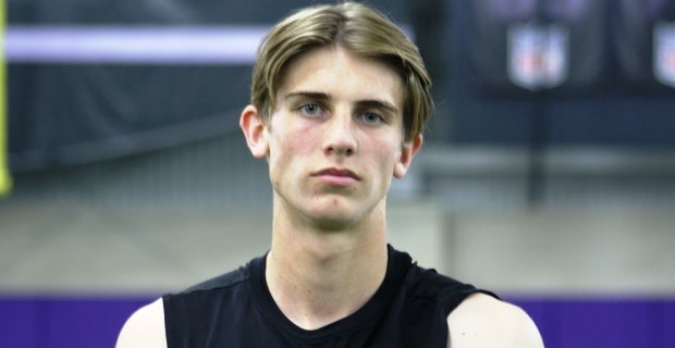 Elijah Barclay lands offer during Arizona Swarm