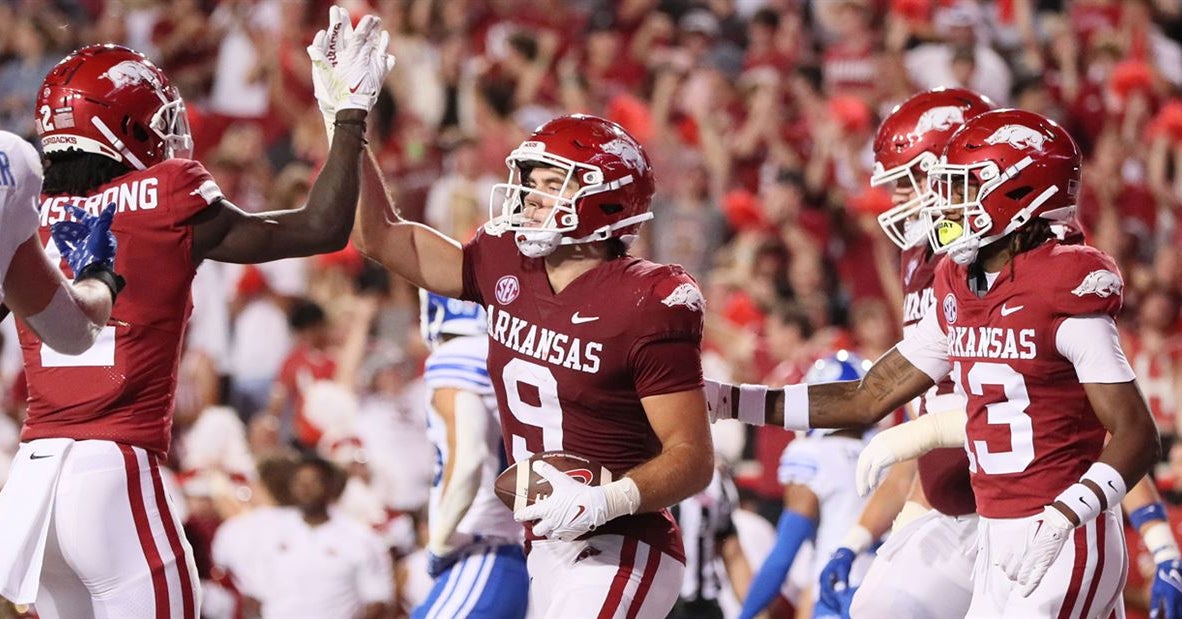 Luke Hasz finding groove in Razorback offense