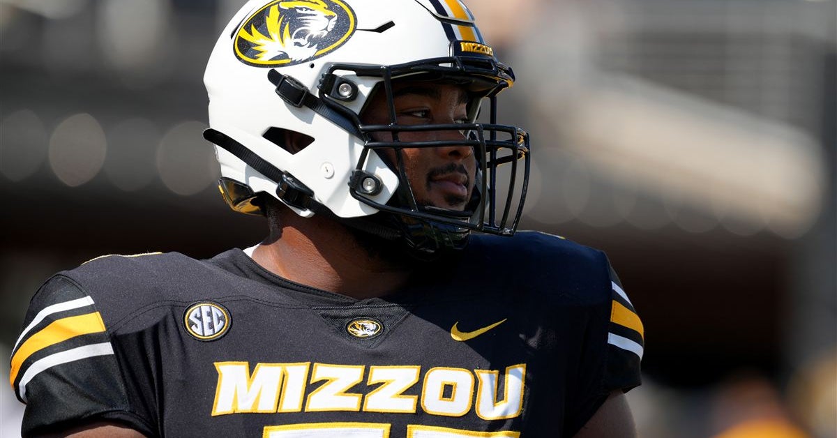 Starting offensive lineman officially, finally, announces that he's re ...