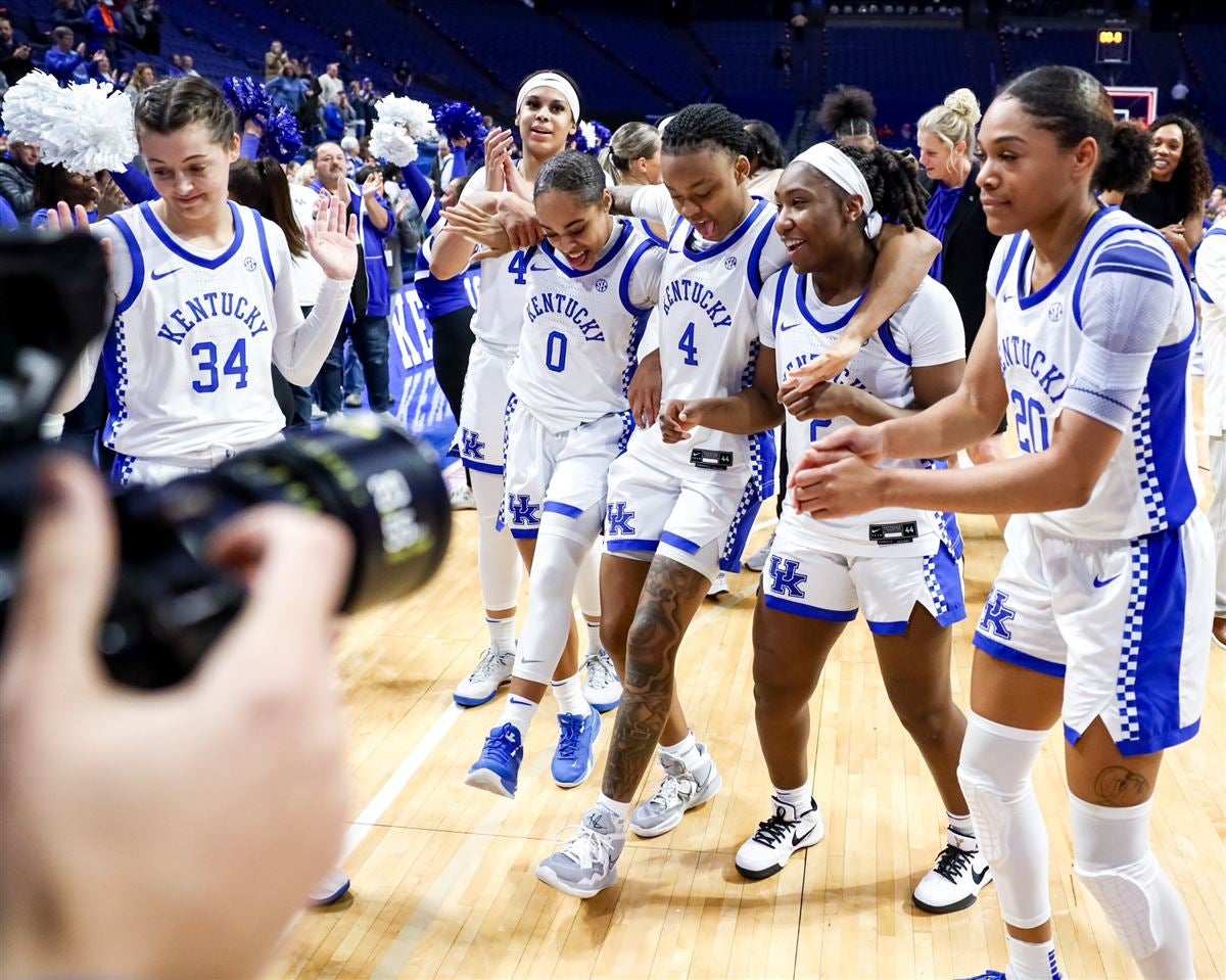 Kentucky begins SEC play with home win over Arkansas - Football Alliance