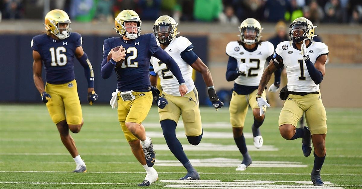 Tyler Buchner Returning to Notre Dame Football as a Walk-On Reciever