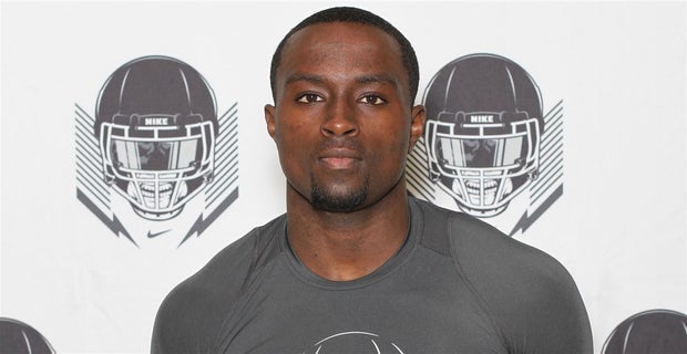 Rebels offer quarterback-turned-linebacker in transfer portal