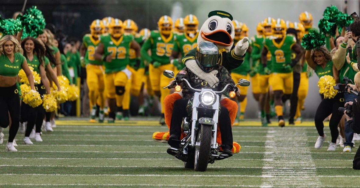 Oregon football at Wisconsin live game updates: Oregon 3, Wisconsin 0 ...