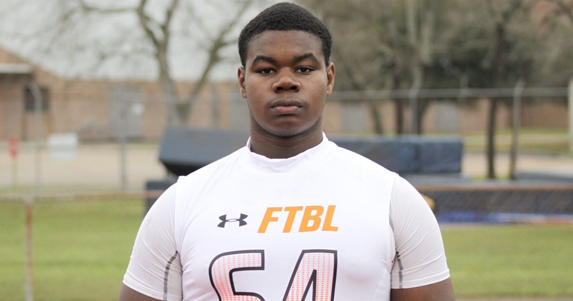 Trojans offer Texas three-star offensive tackle Casey Collier