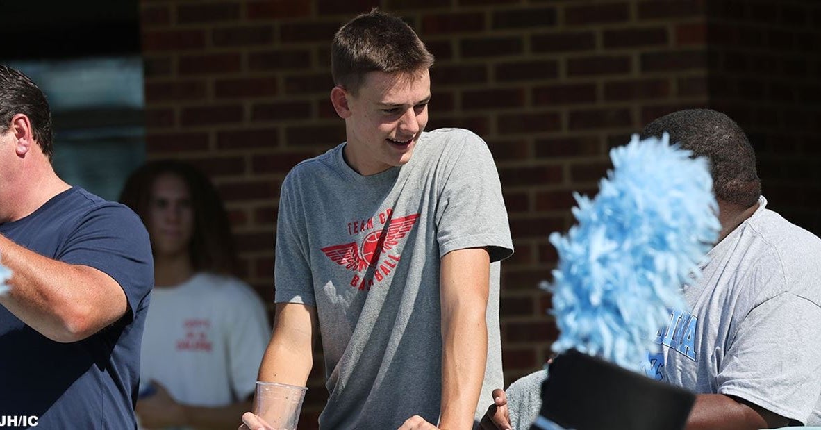 Cole Cloer Plays Pickup, Chats with Hubert Davis on First UNC Visit