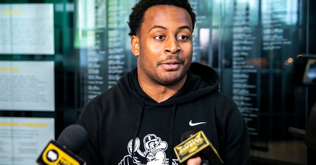 Iowa Football: Nick Jackson awarded 2024 Duke Slater Golden Gavel