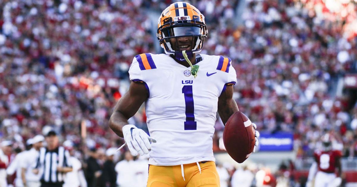 Ja'Marr Chase wins the Biletnikoff Award