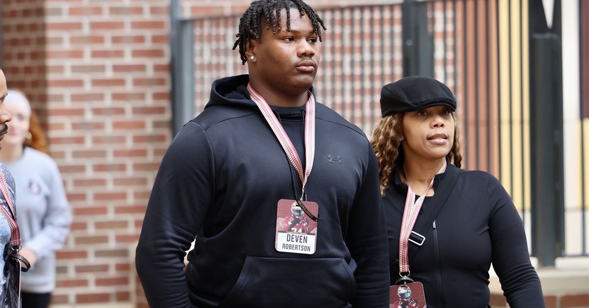 Catching up with 2027 defensive lineman Deven Robertson