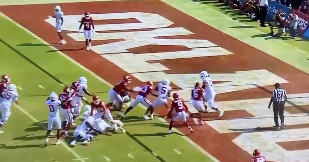 Watch: Bijan Robinson scores first touchdown of Red River Showdown
