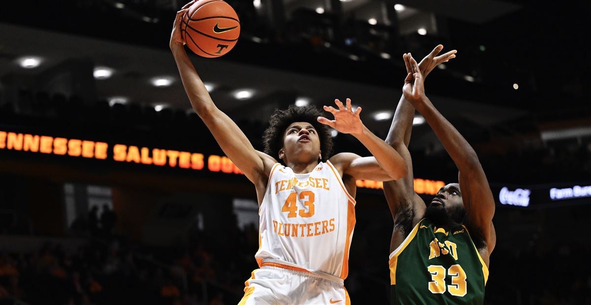 Vols' Carr talks Texas A&M, development, playing for Barnes, guarding ...