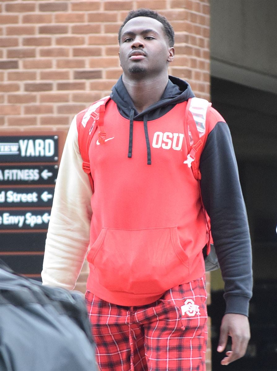 Sights and Sounds: Ohio State players file into team hotel to start ...