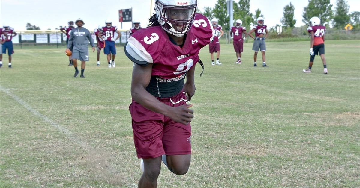 Photo Gallery: Travis Jay participating in spring practice
