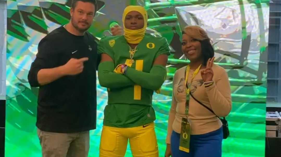 5-star Dakorien Moore lists his interest in Oregon as 'high' after ...