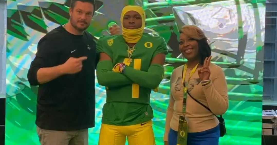 5-star Dakorien Moore lists his interest in Oregon as 'high' after ...
