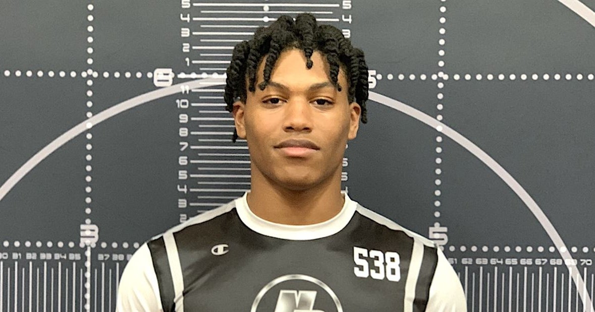 '24 DE Isaiah Sanders is an emerging player to watch this spring