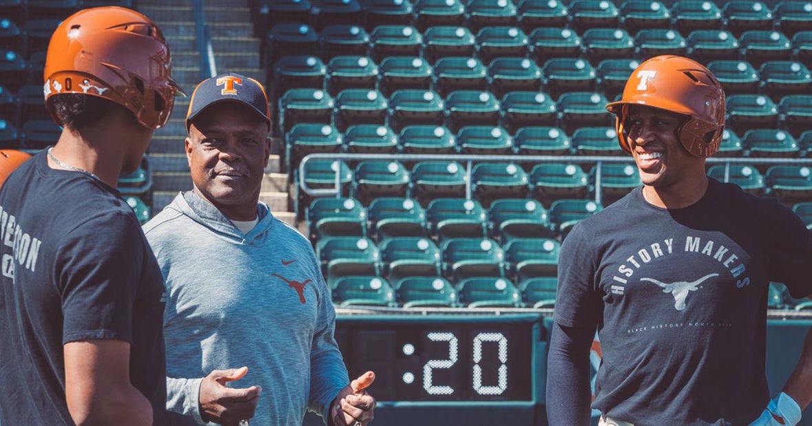 Watch: Texas baseball honors Longhorn Legend Andre Robertson