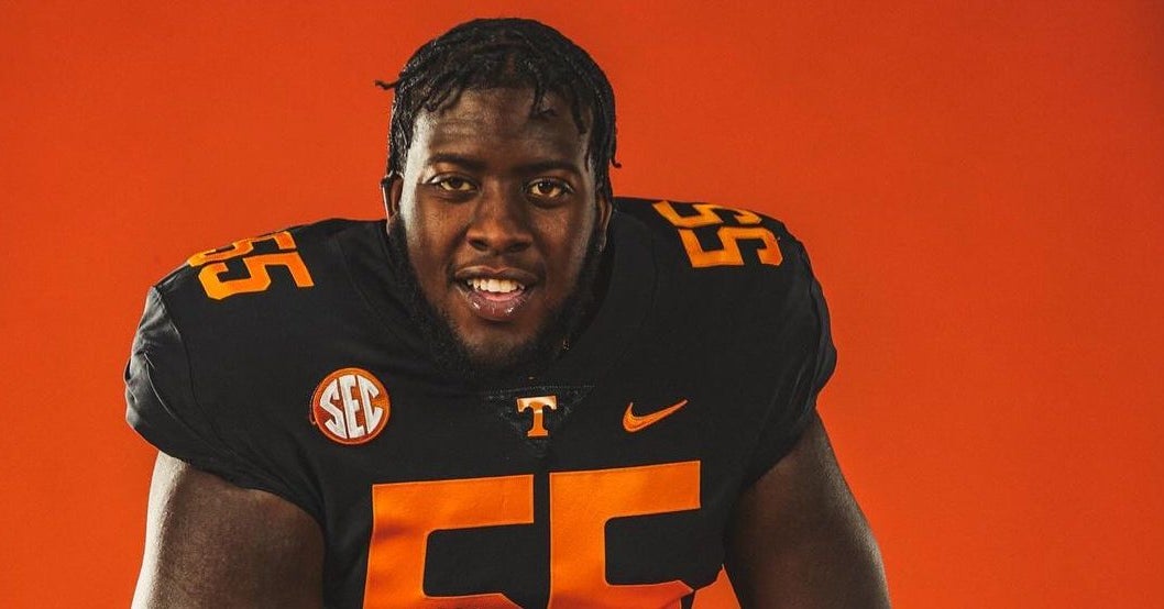 Transfer OL plans to choose between two finalists after visiting Vols
