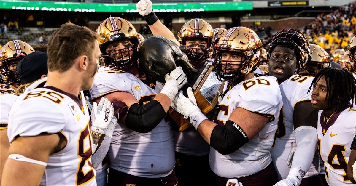 Minnesota Football at Iowa Hawkeyes preview and score prediction