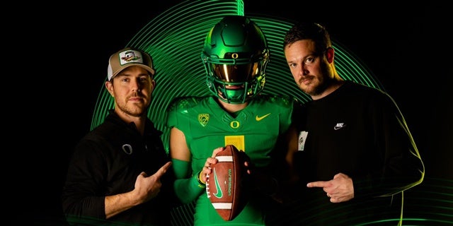BREAKING: Oregon lands verbal commitment from 2024 QB Luke Moga